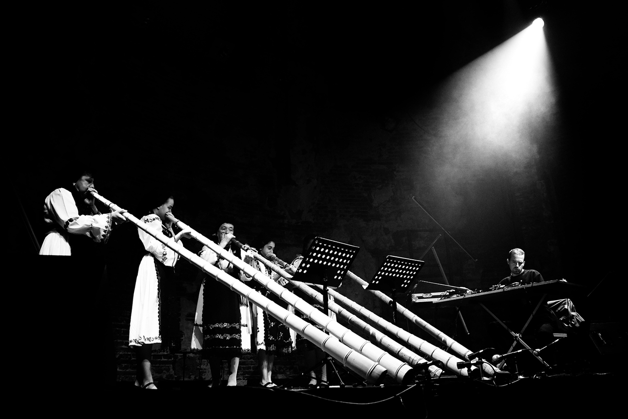 Milan W & The Tulnic Ensemble of Avram Iancu - Live @ Europalia 2019 ...
